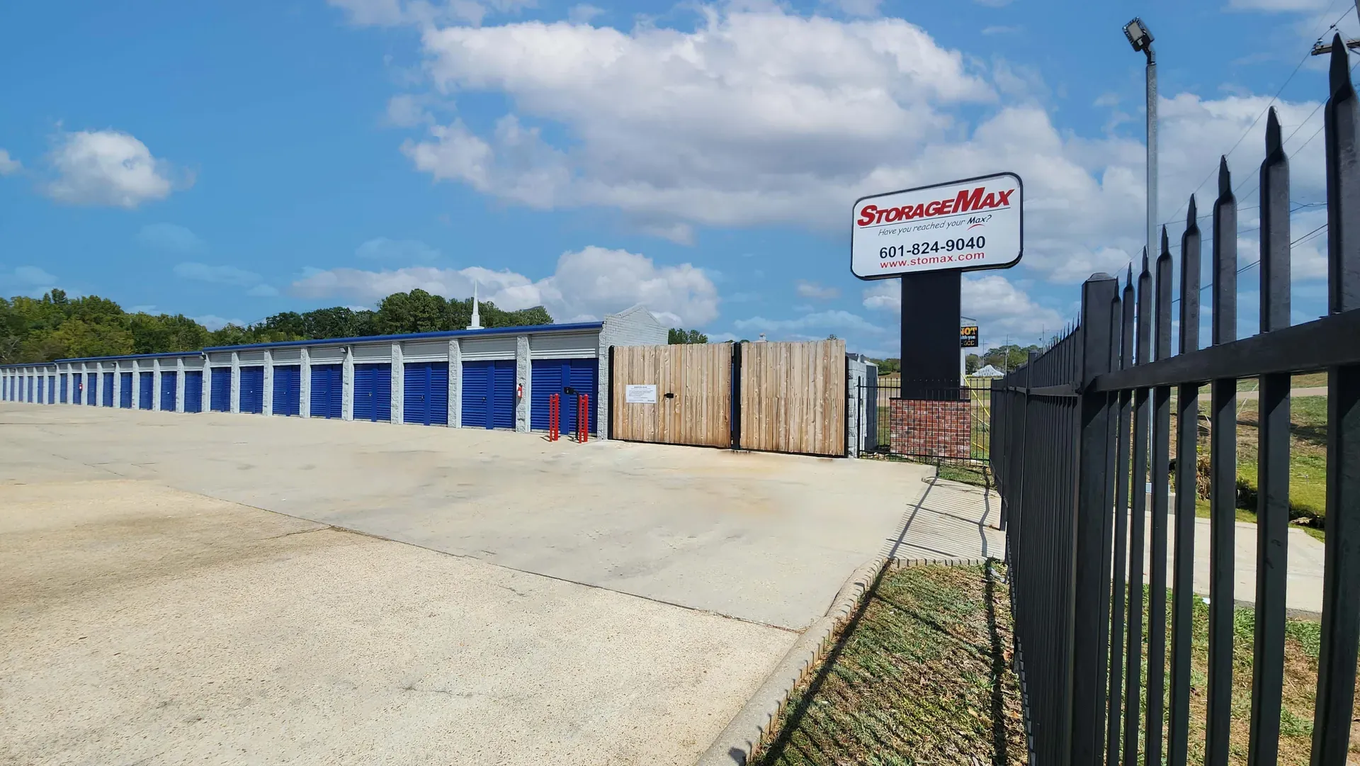 Self Storage Units in Brandon, MS, on West Government Street