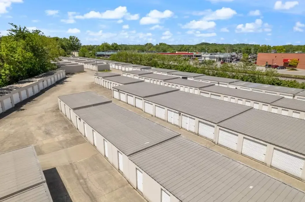 Self Storage Units in Louisville, KY, at 5601 New Cut Rd