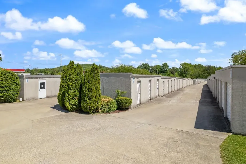 Self Storage Units in Louisville, KY, at 5601 New Cut Rd